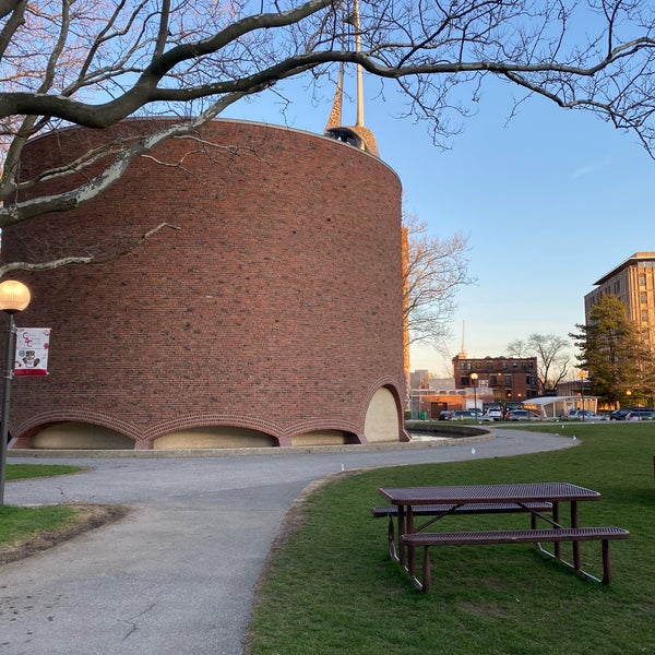 MIT Kresge Oval - College Quad in MIT