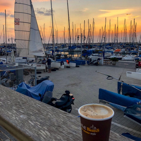 Landwer's Coffee (קפה לנדוור) - Café in Namir Kikar - Marina - Gan Atzmaut