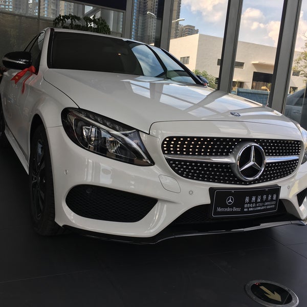 Mercedes-Benz 4S 店