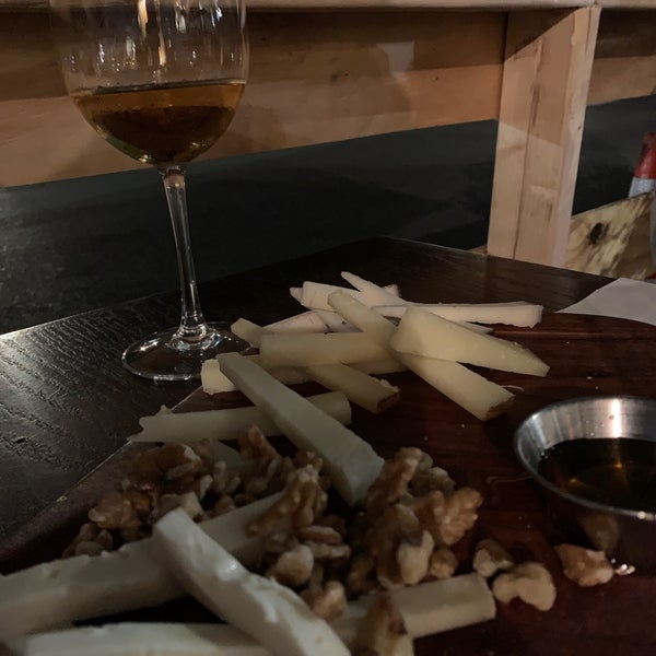 Bin 26 Enoteca - Beacon Hill - 26 Charles St