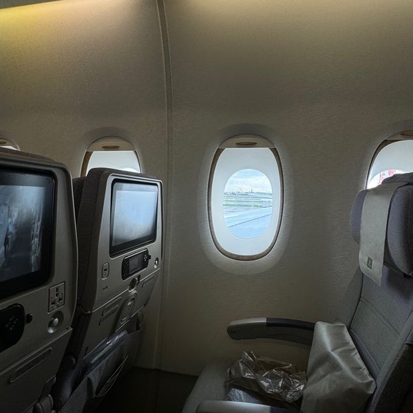 Emirates Flight EK 384 BKK-HKG - Plane in Bang Phli