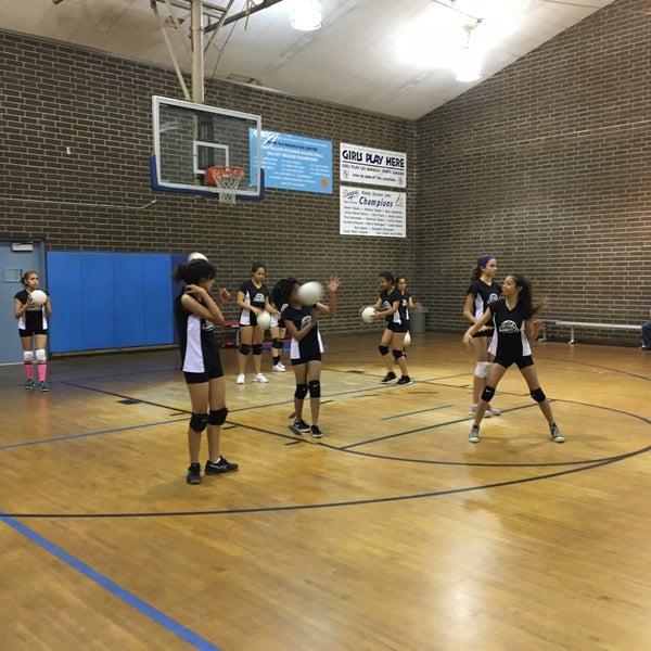 Photos at Winnetka Recreation Community Center Park - 3 tips from 255 ...