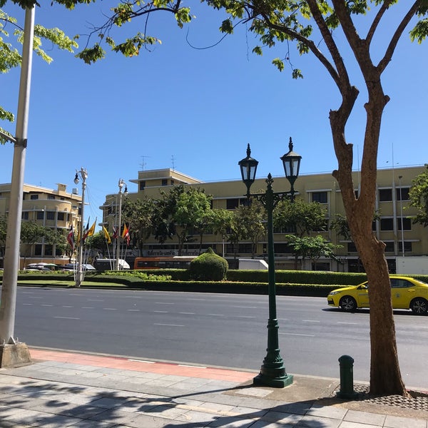 BMTA Bus Stop อนุสาวรีย์ประชาธิปไตย (ถนนราชดำเนินกลาง) Democracy ...