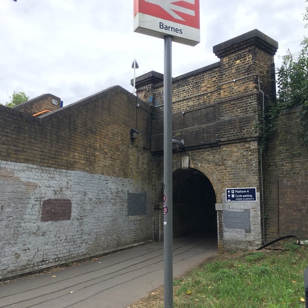 Photos at Barnes Railway Station (BNS) - Mortlake and Barnes Common ...