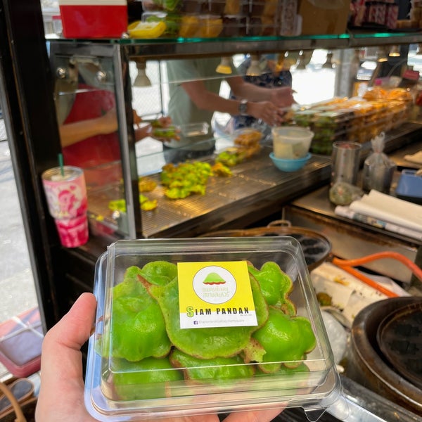 ขนมครกใบเตย (Siam Pandan) - Siam Square Soi 4