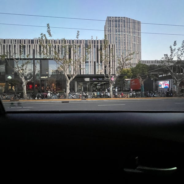 Xintiandi Metro Stn. (新天地地铁站) - Metro Station in Huangpu