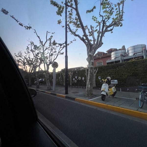 Xintiandi Metro Stn. (新天地地铁站) - Metro Station in Huangpu