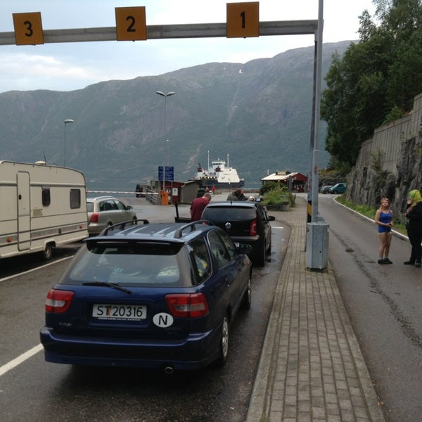 Bruravik-Brimnes - Boat or Ferry in Ulvik