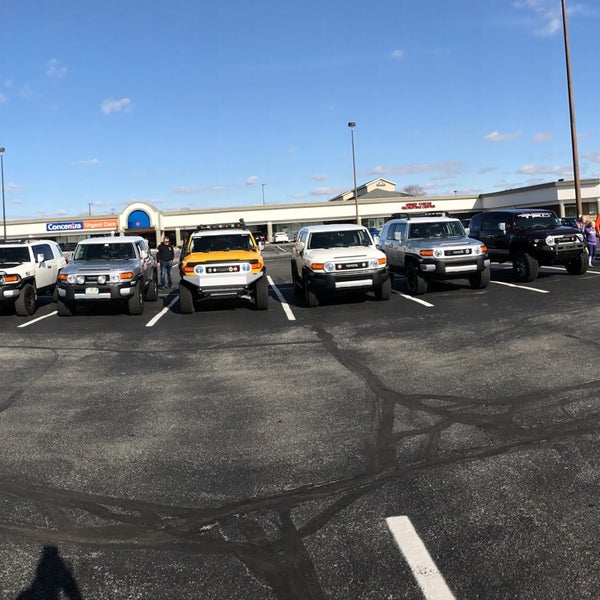 Photos at Hooters - Castleton - 23 tips from 1853 visitors