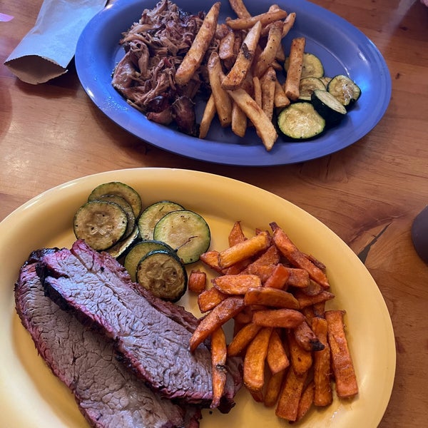 Cowboy's Smokehouse - 95 N Main St