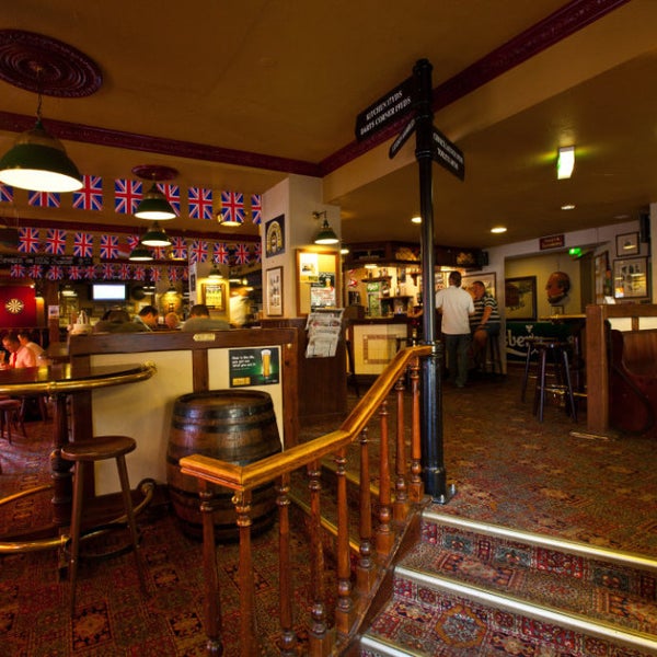 Mr. Pickwick Pub Zug - Sports Bar