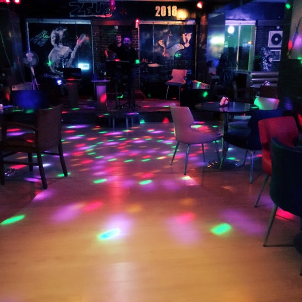 Zeus Bar (Now Closed) - Bar