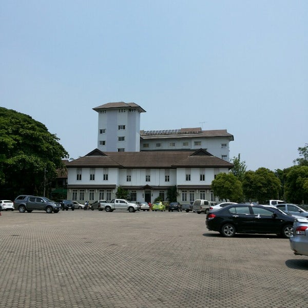 โรงเรียนดาราวิทยาลัย (Dara Academy) - 196 Kaeo Nawarat Rd.