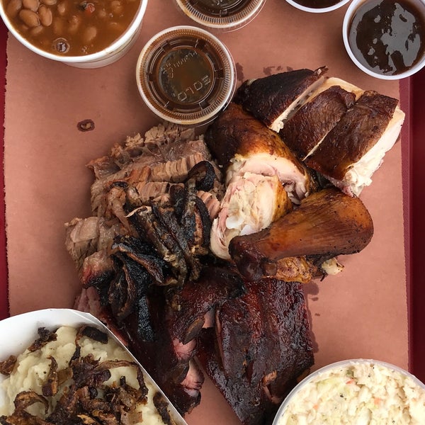 Big W's Roadside BBQ - BBQ Joint
