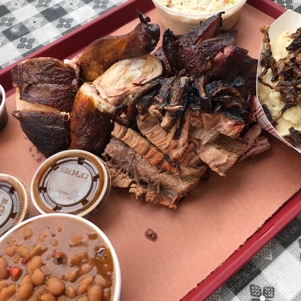 Big W's Roadside BBQ - BBQ Joint