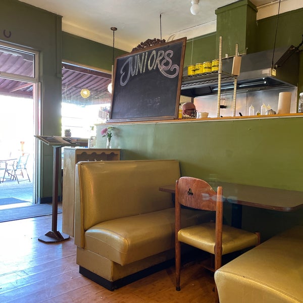 Juniors Cafe - 26 tips