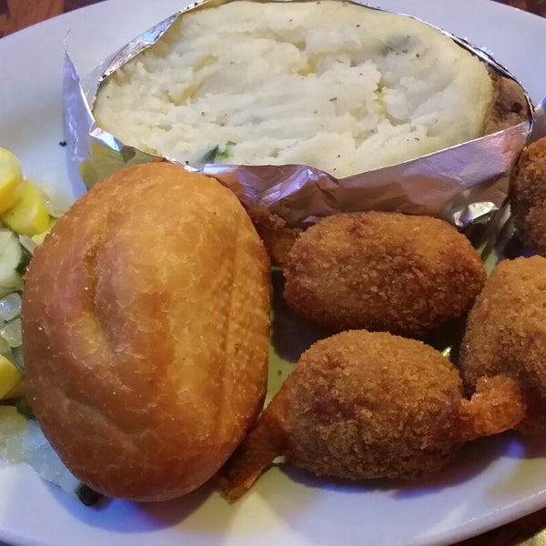 Papa's Bar & Grill - 604 Front St