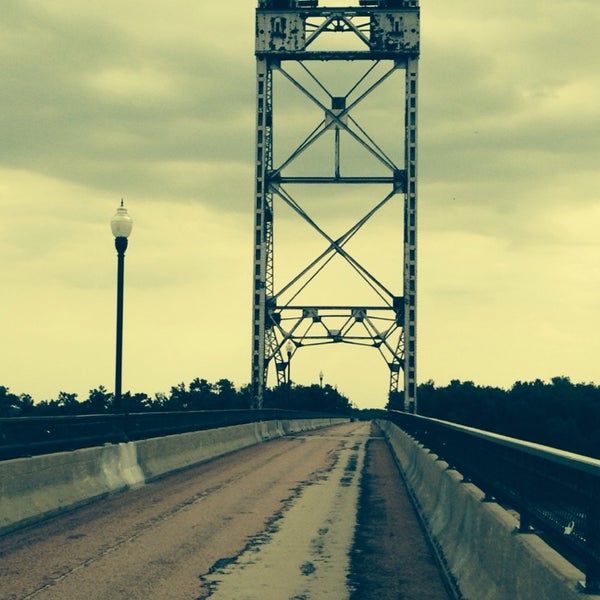 Meridian Bridge - Bridge in Yankton