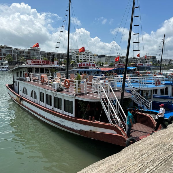 Unesco sign Halong bay - Bay