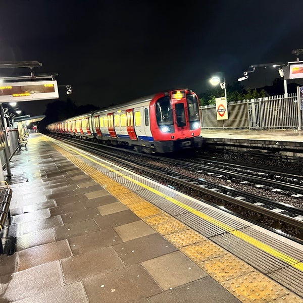 Ruislip Manor London Underground Station - 4 tips from 366 visitors