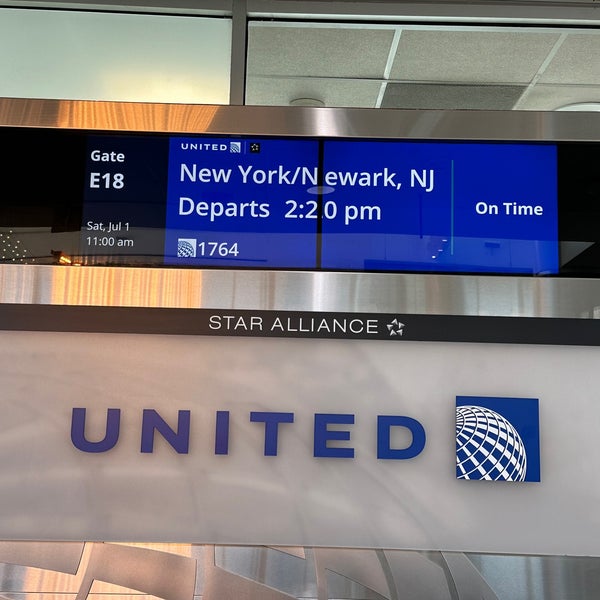 Gate E18 - Airport Gate