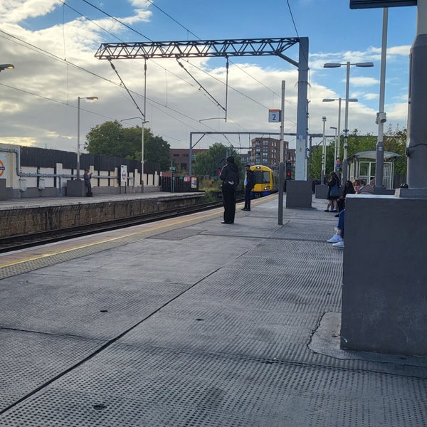 Camden Road Railway Station (CMD) - Rail Station in London