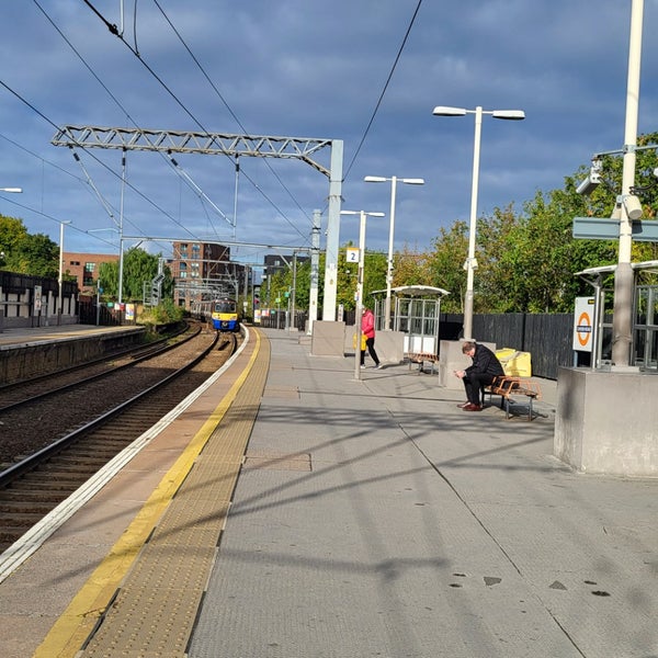Camden Road Railway Station (CMD) - Rail Station in London