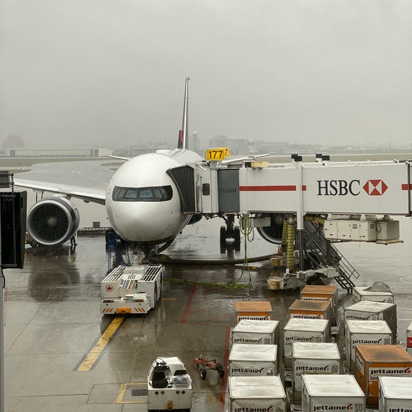 Gate E77 - Toronto Pearson International Airport - Terminal 1