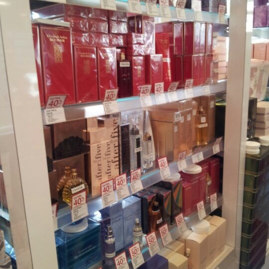 Elizabeth Arden Outlet - Cosmetics Store in Vineland Village