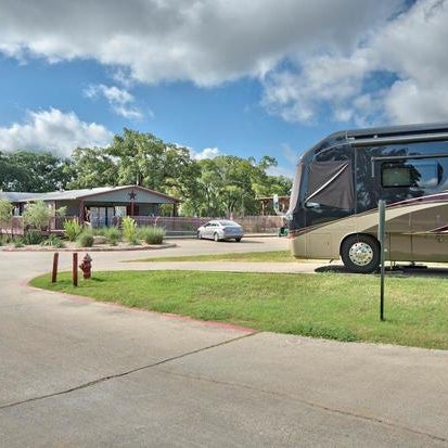 Oak Forest RV Park - RV Park in Austin