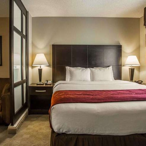 Comfort Suites - 14510 Boulder Park Dr N