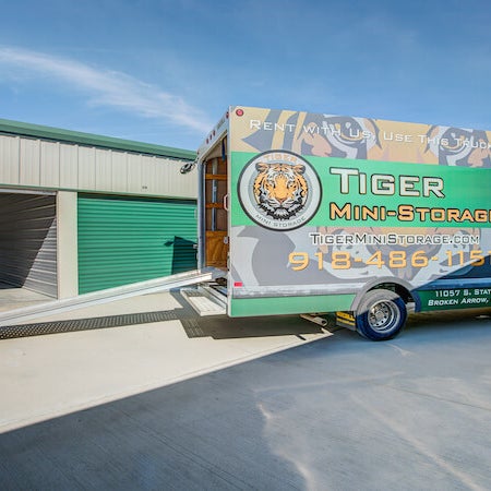 Tiger Mini-Storage - 1 tip