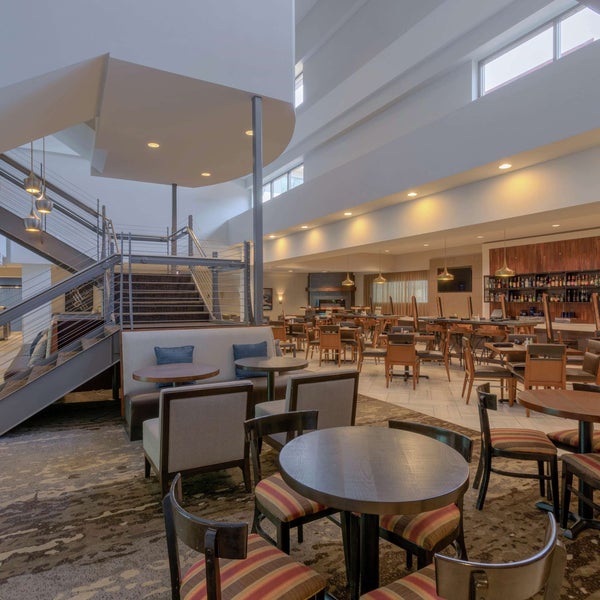 DoubleTree by Hilton - 2424 Atrium Way