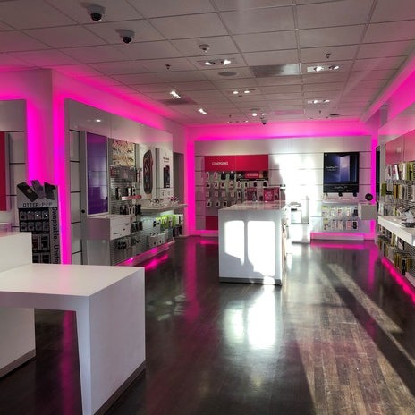 T-Mobile - Mobile Phone Shop in Downtown Portland