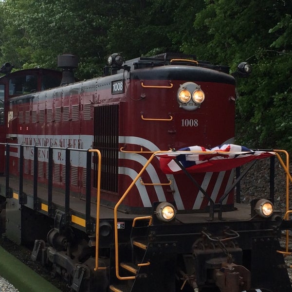 Winnipesaukee Scenic Railroad - Meredith Station - Train