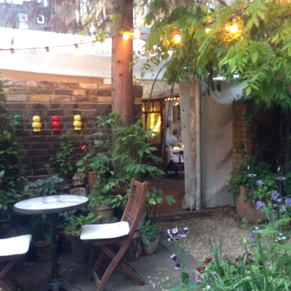 Metro Garden Restaurant & Bar - Mediterranean Restaurant in Clapham Common