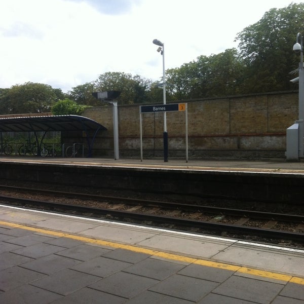 Photos at Barnes Railway Station (BNS) - Mortlake and Barnes Common ...