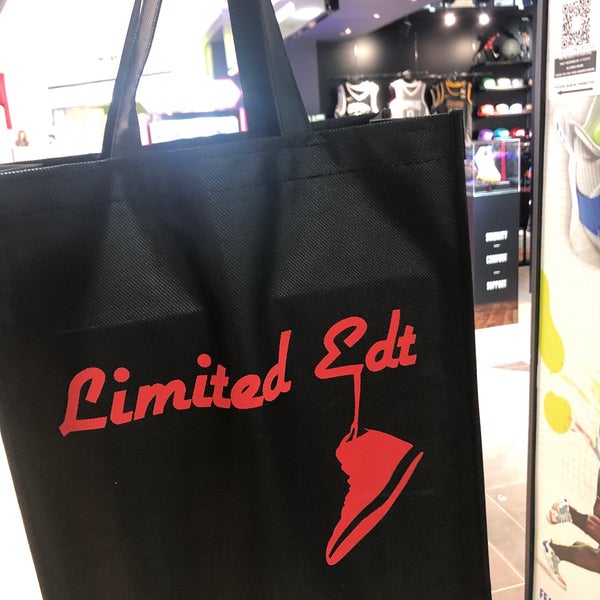 Queensway Shopping Centre - Shopping Mall in Central Region