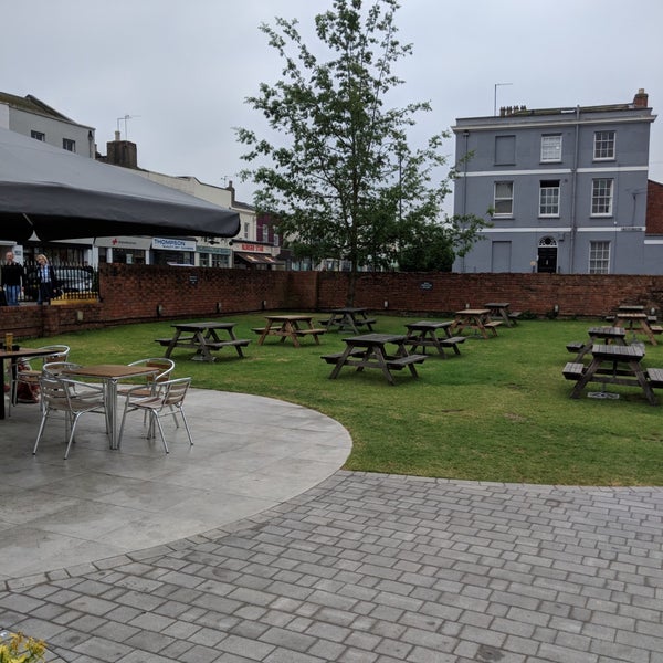 Exmouth Arms - Bath Rd