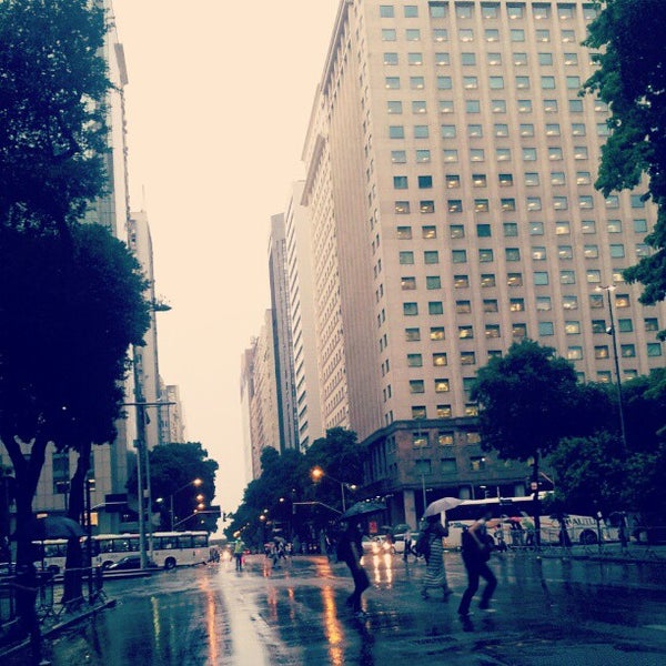 Avenida Presidente Vargas - Road in Centro