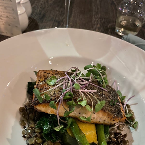 Minnoz Restaurant & Lounge - Nanaimo, BC