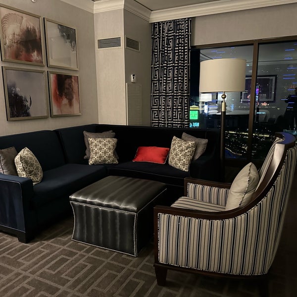 Augustus Tower - Hotel