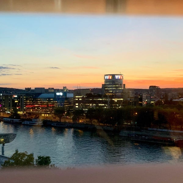 Microsoft Engineering Center - Forum Seine - 1 tip from 134 visitors