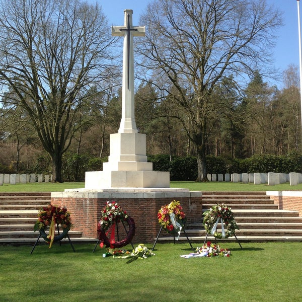 Canadian War Cemetary - Cemetery