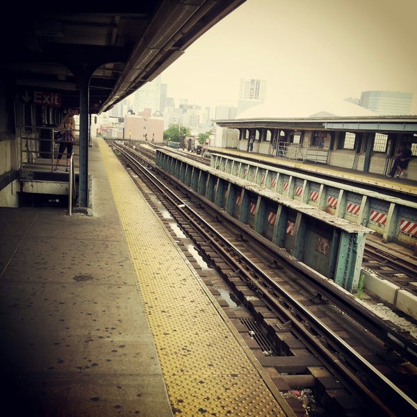 MTA Subway - 33rd St/Rawson St (7) - Metro Station in Sunnyside