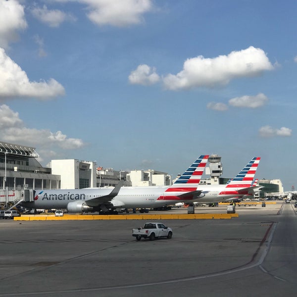 Gate D16 - Airport Gate in Miami