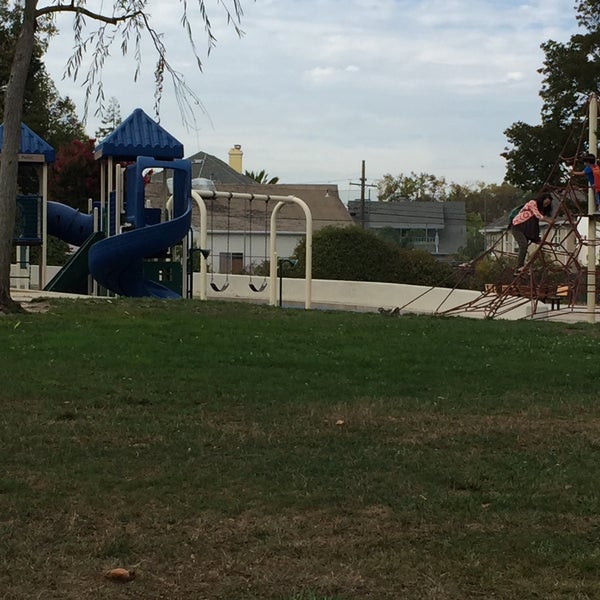 Pershing Park - Crescent Ave