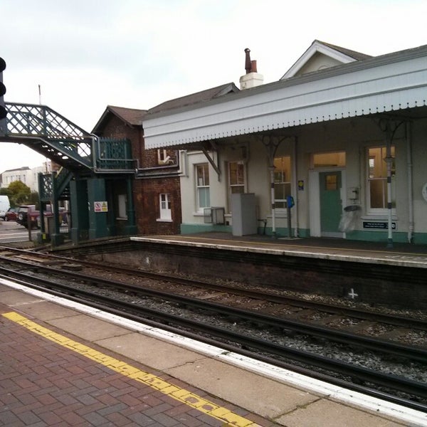 Lancing Railway Station (LAC) - Train Station