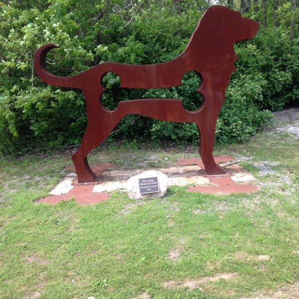 Sari Asher Memorial Dog Park - 1420 Washington