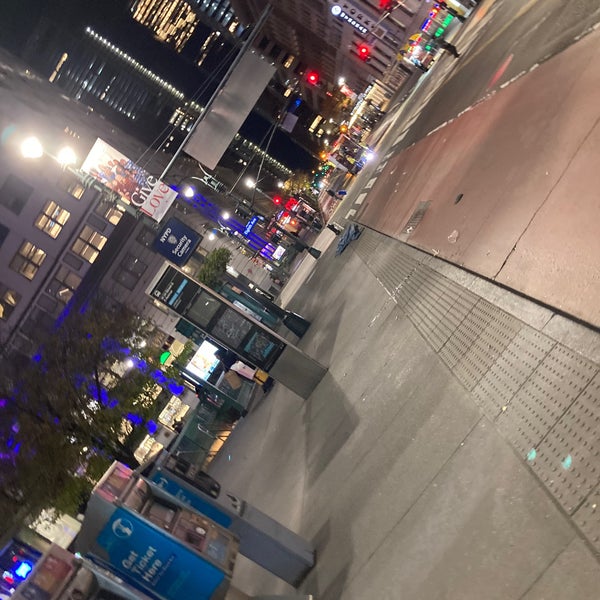 MTA Bus - 8 Av & W 34 St (M20/M34-SBS/M34A-SBS) - Bus Stop in New York